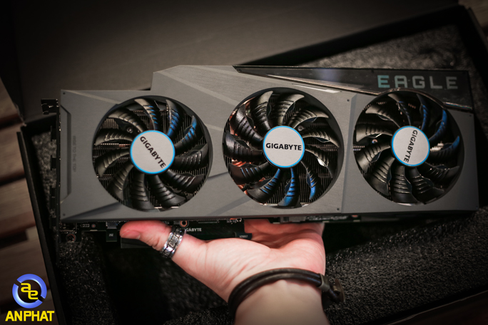 Gigabyte ra mắt RTX 3080 GAMING EAGLE OC 10G